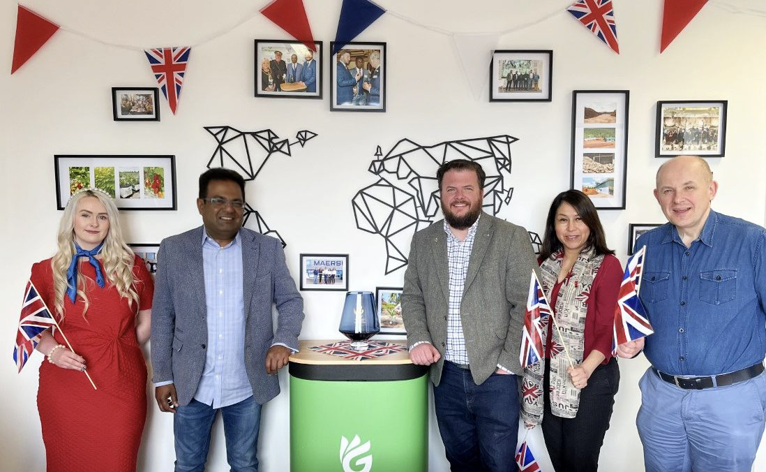 A Coronation fit for a King - Cocogreen